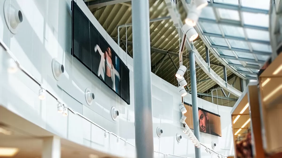 LED Film Screen Transforming the Atrium of Shopping Centers - MUXWAVE ...